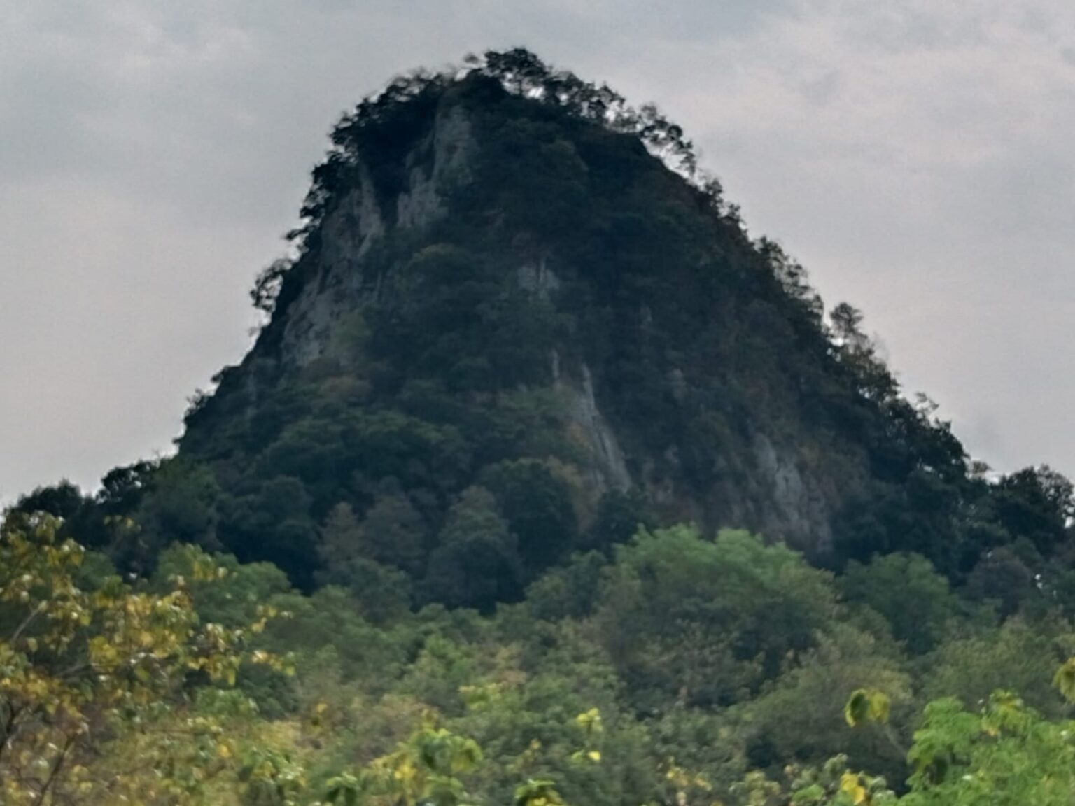 Misteri Gunung Congkang: Pesona Geologi yang Menakjubkan