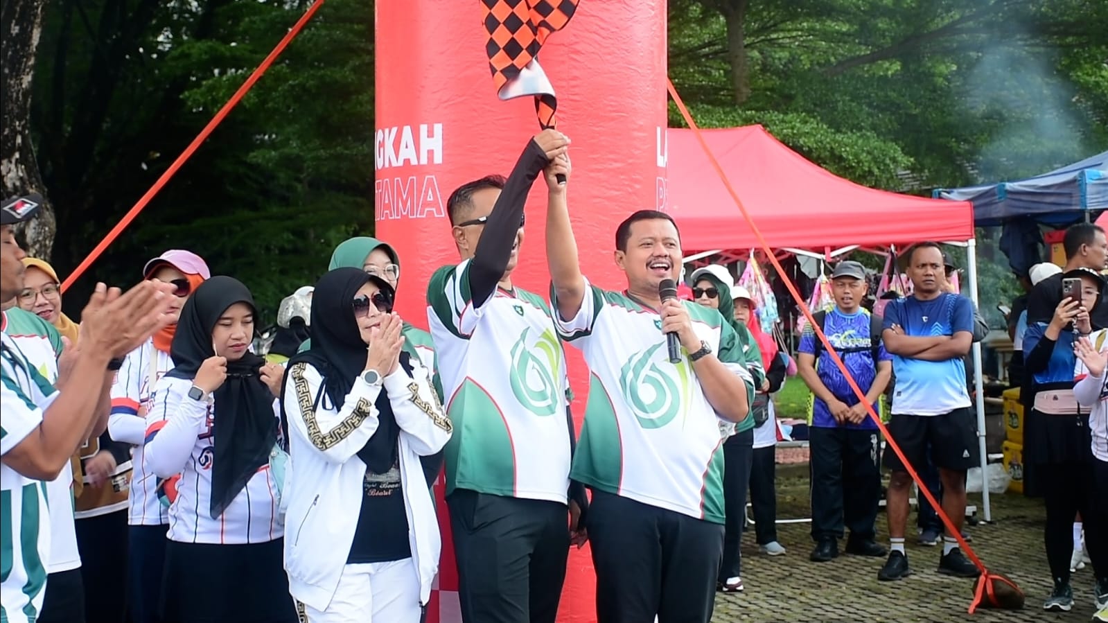 Fun Walk Warnai Puncak Peringatan Hari Kesehatan Nasional ke-61 Tingkat ...